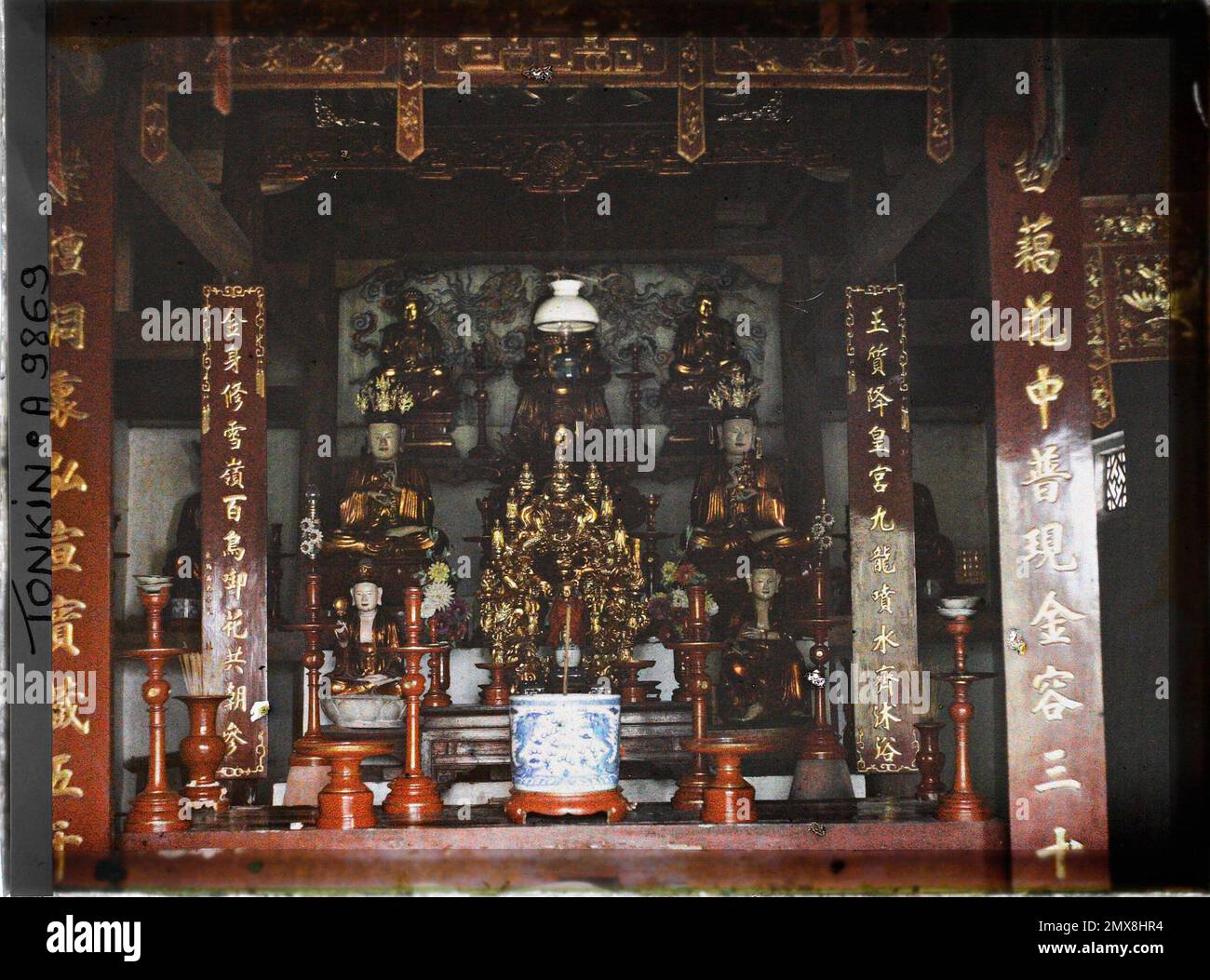 Hà-Noi, Tonkin, Indochina An altar inside a Buddhist temple ("Lien-Thuy ...