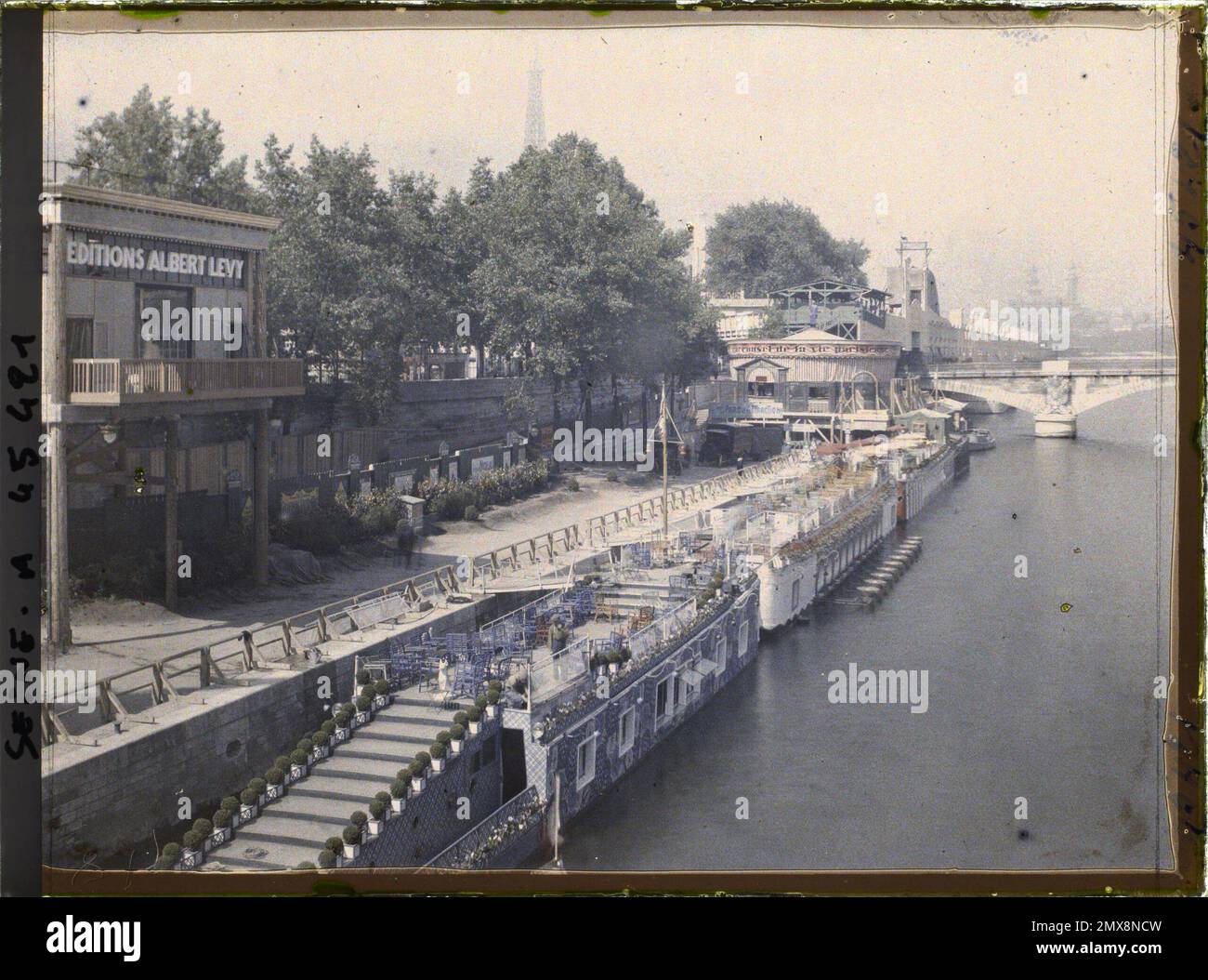 Paris (VIIE arr.), France Exhibition of decorative arts, left bank ...