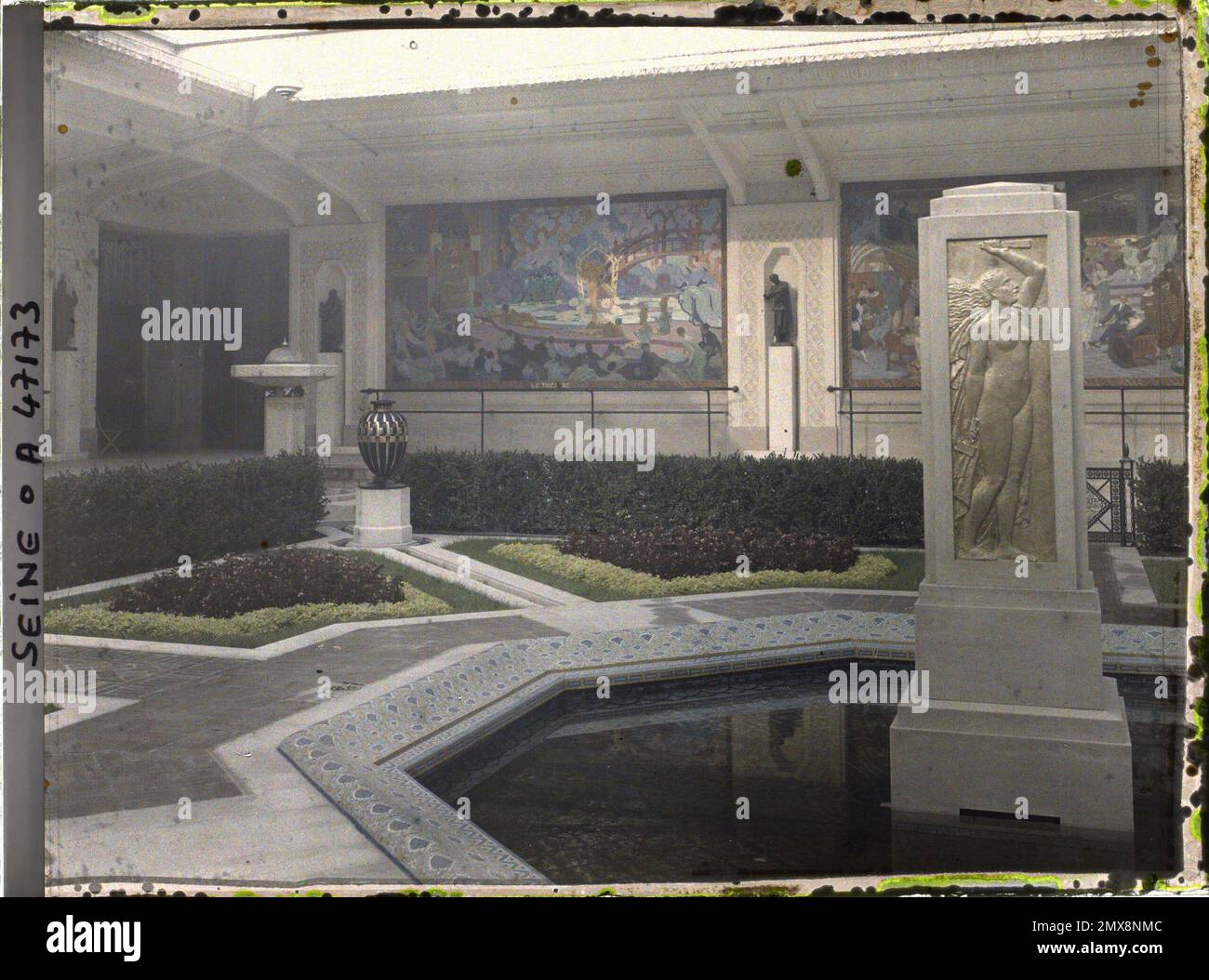 Paris (7th arr.), France The exhibition of decorative arts, the Court ...