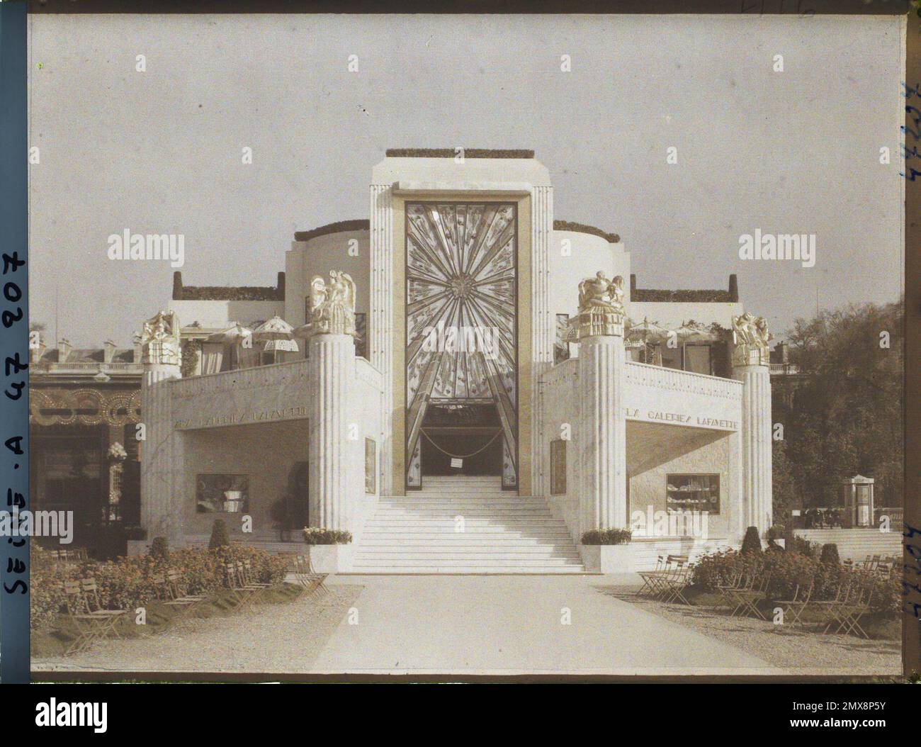 Paris (VIIE arr.), France The exhibition of decorative arts, Galeries ...