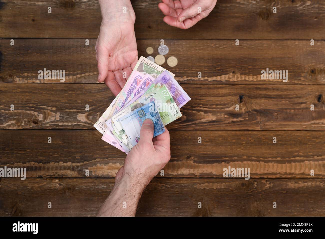 A man gives an elderly woman monetary assistance Stock Photo - Alamy