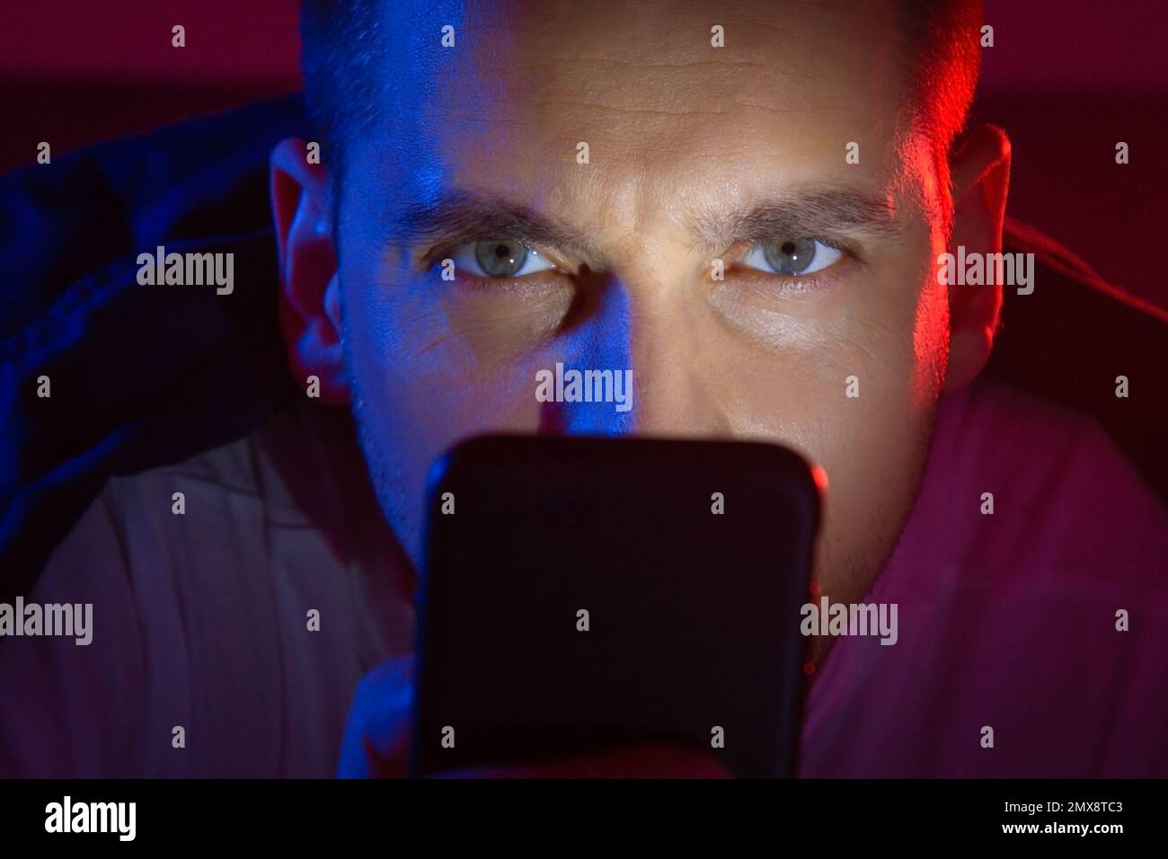 Alert lamp Isolated on pure white with red glow. Red alert lamp. Will ...