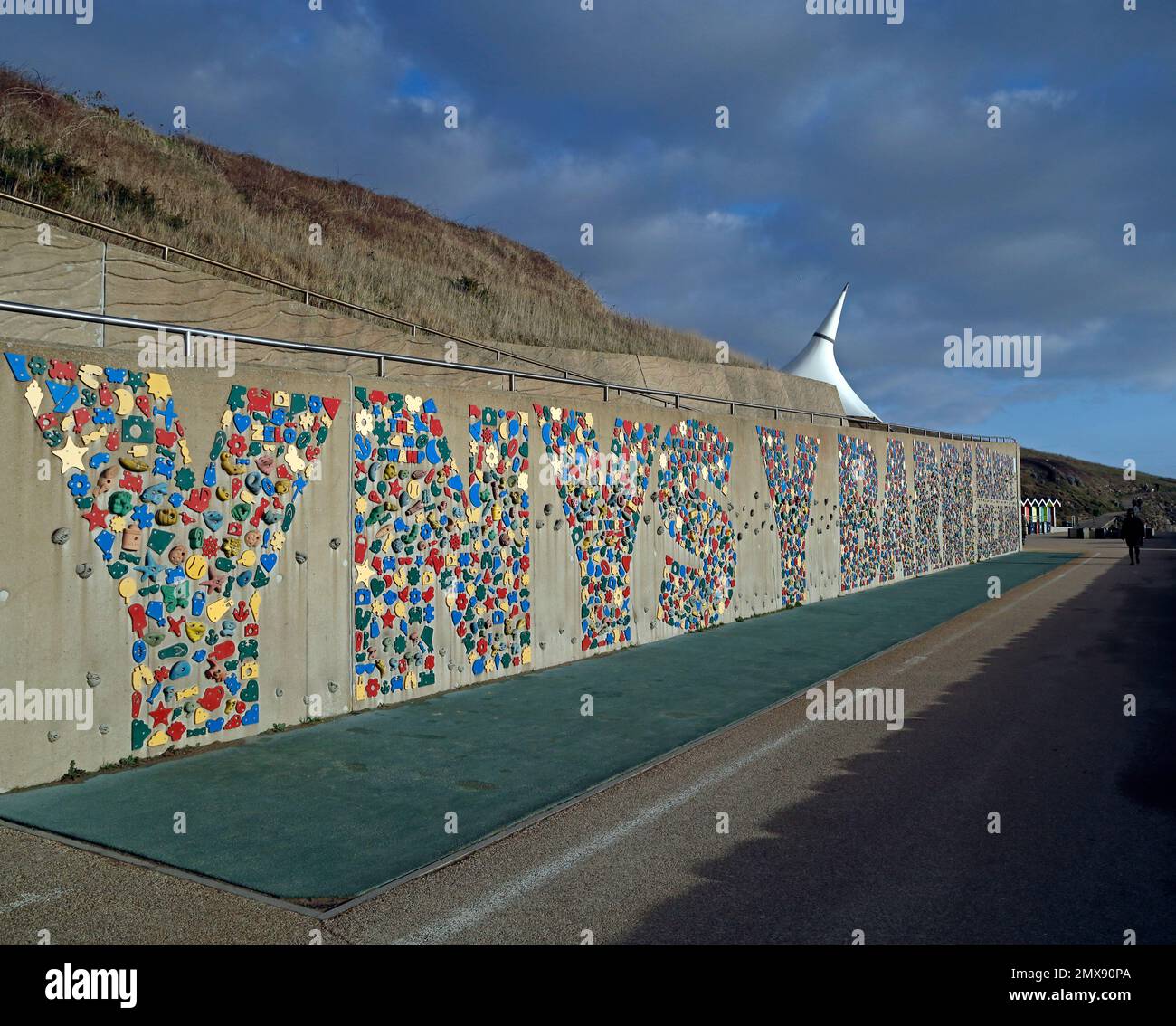 Barry Island climbing wall and sign / artwork / mural. January 2023 ...