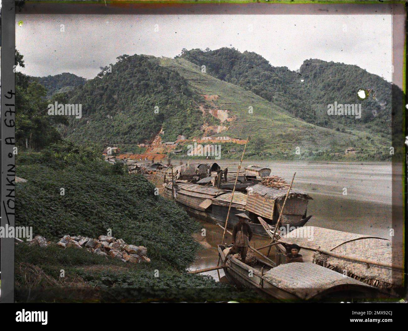 Indochina sampans anchored hi-res stock photography and images - Alamy