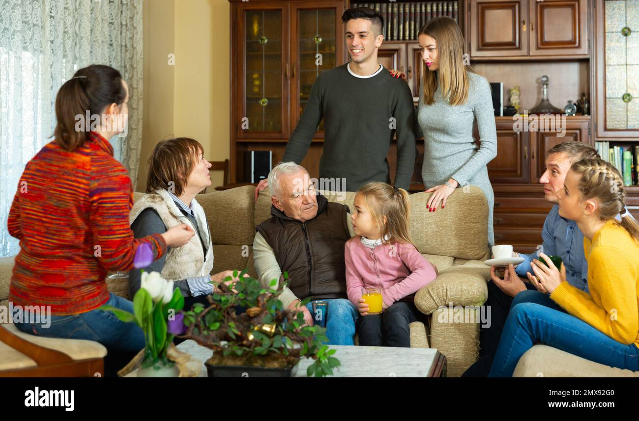 Large family portrait generations house hi-res stock photography and ...