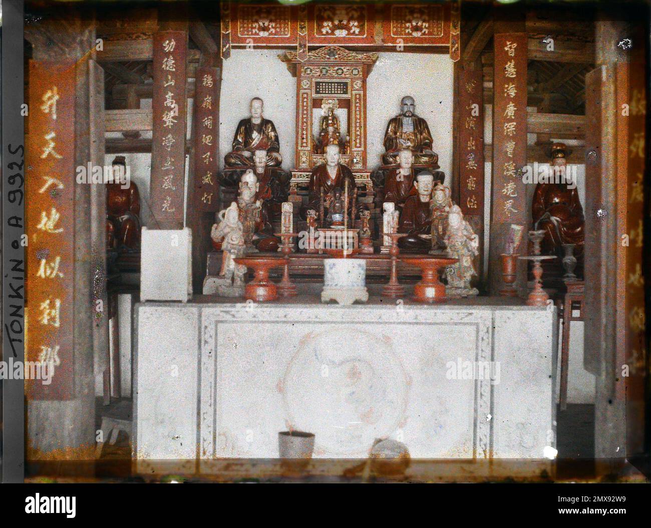 Interior of said pagoda worldly altar hi-res stock photography and ...