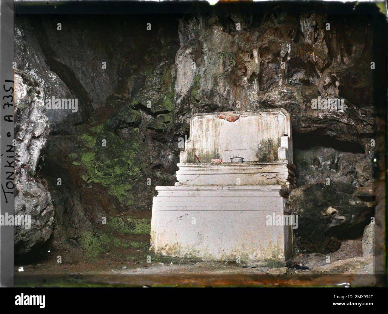 Ky-lu 'a, province of Lang-so' n, Tonkin, Indochine the altar near the ...