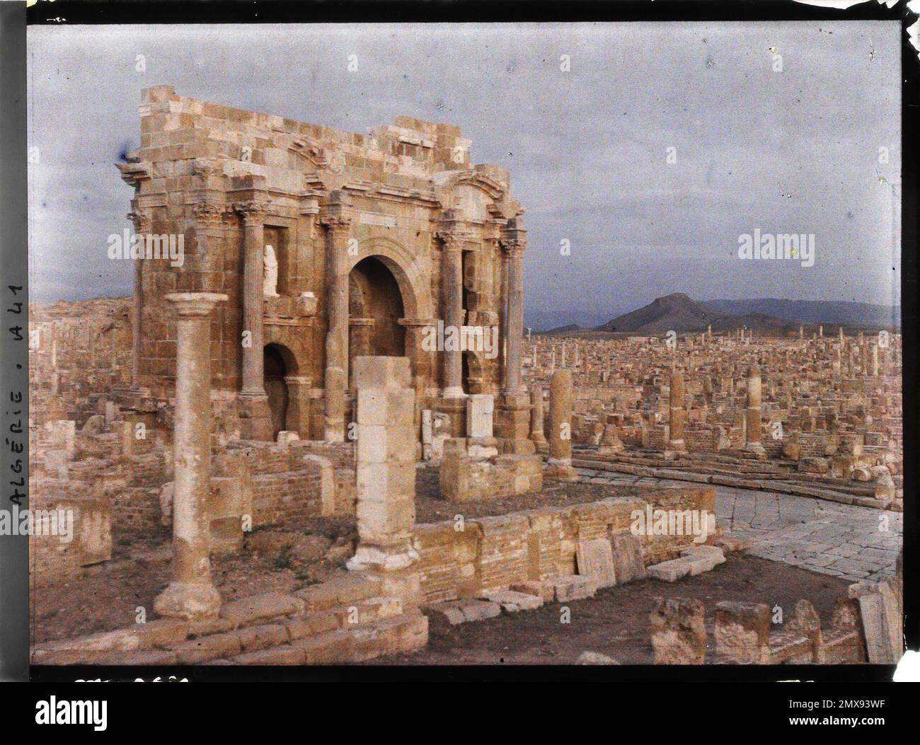 Public civil architecture column door arc arcade arceau habitat ...