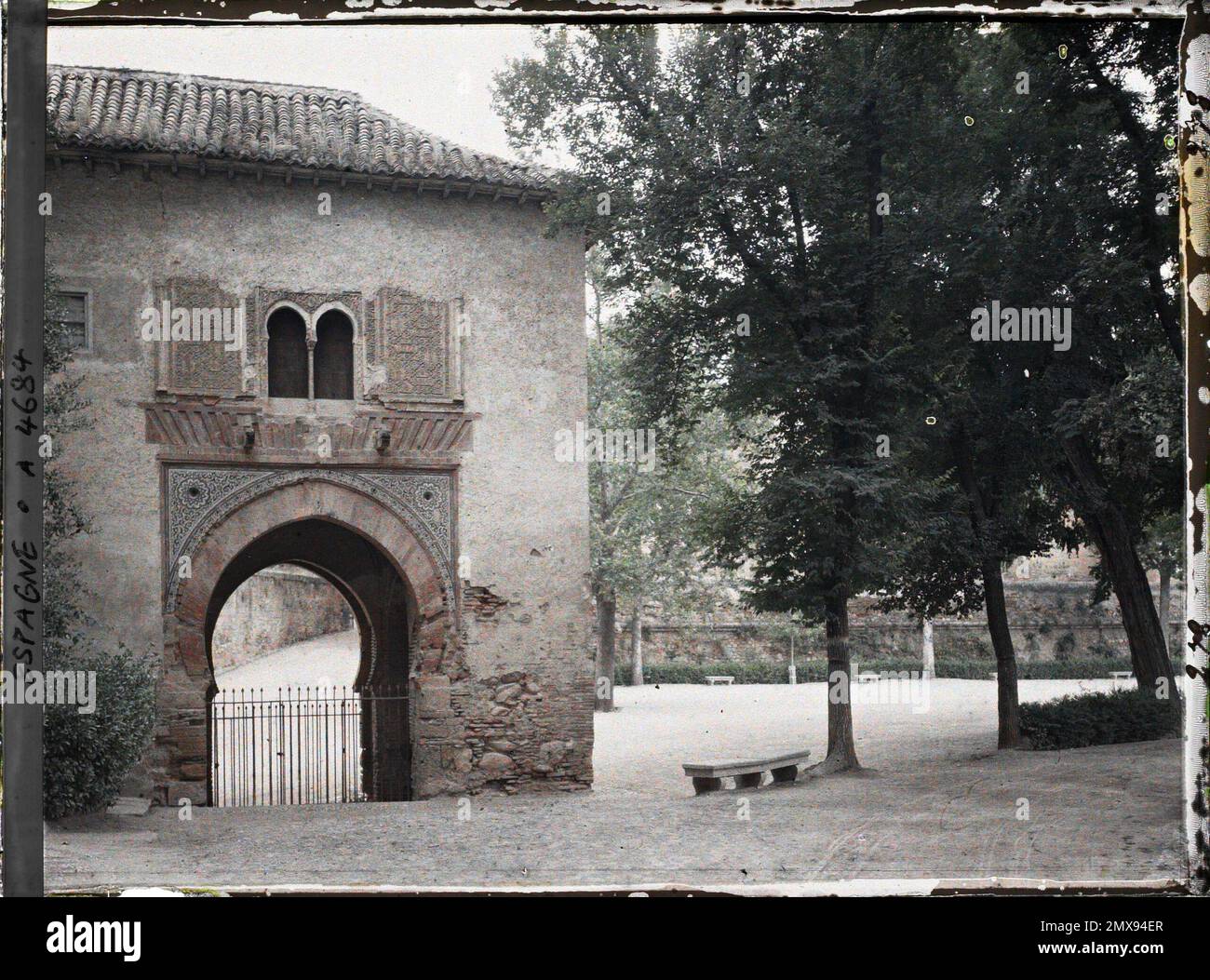 Grenade, Espagne Alhambra: Puerta del Vino (Porte du vin) , 1914 ...