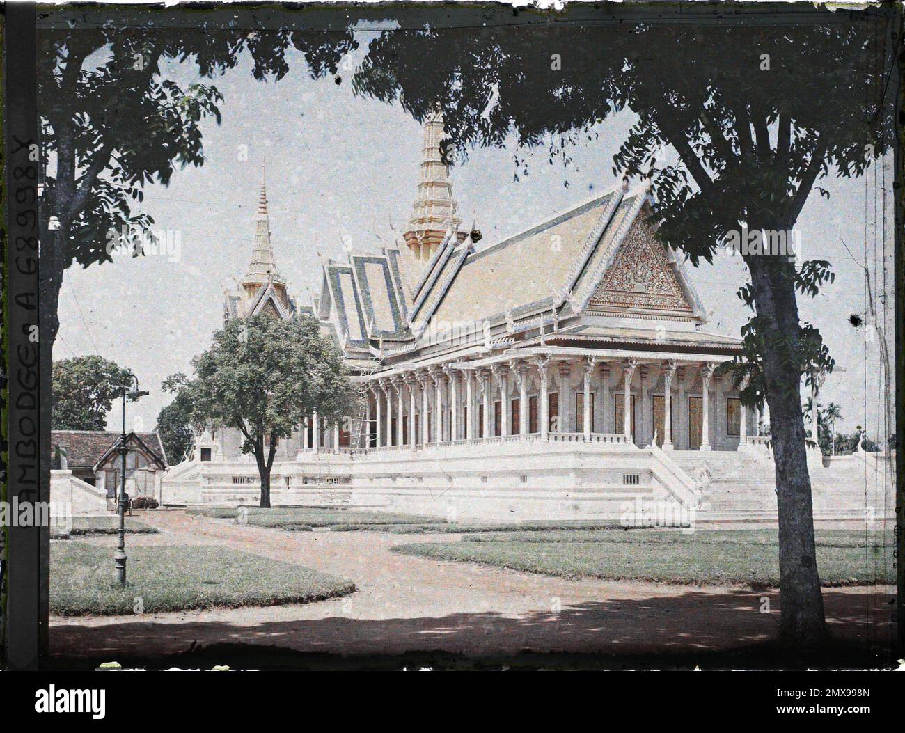 Royal Palace, Phnom Penh, Cambodia, Indochina The building in the ...