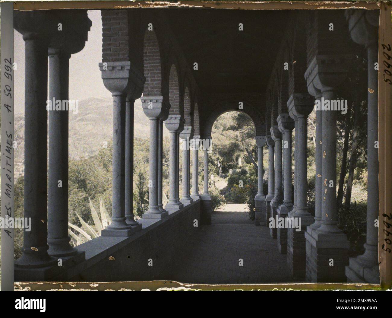 Surrounding gallery forming hi-res stock photography and images - Alamy