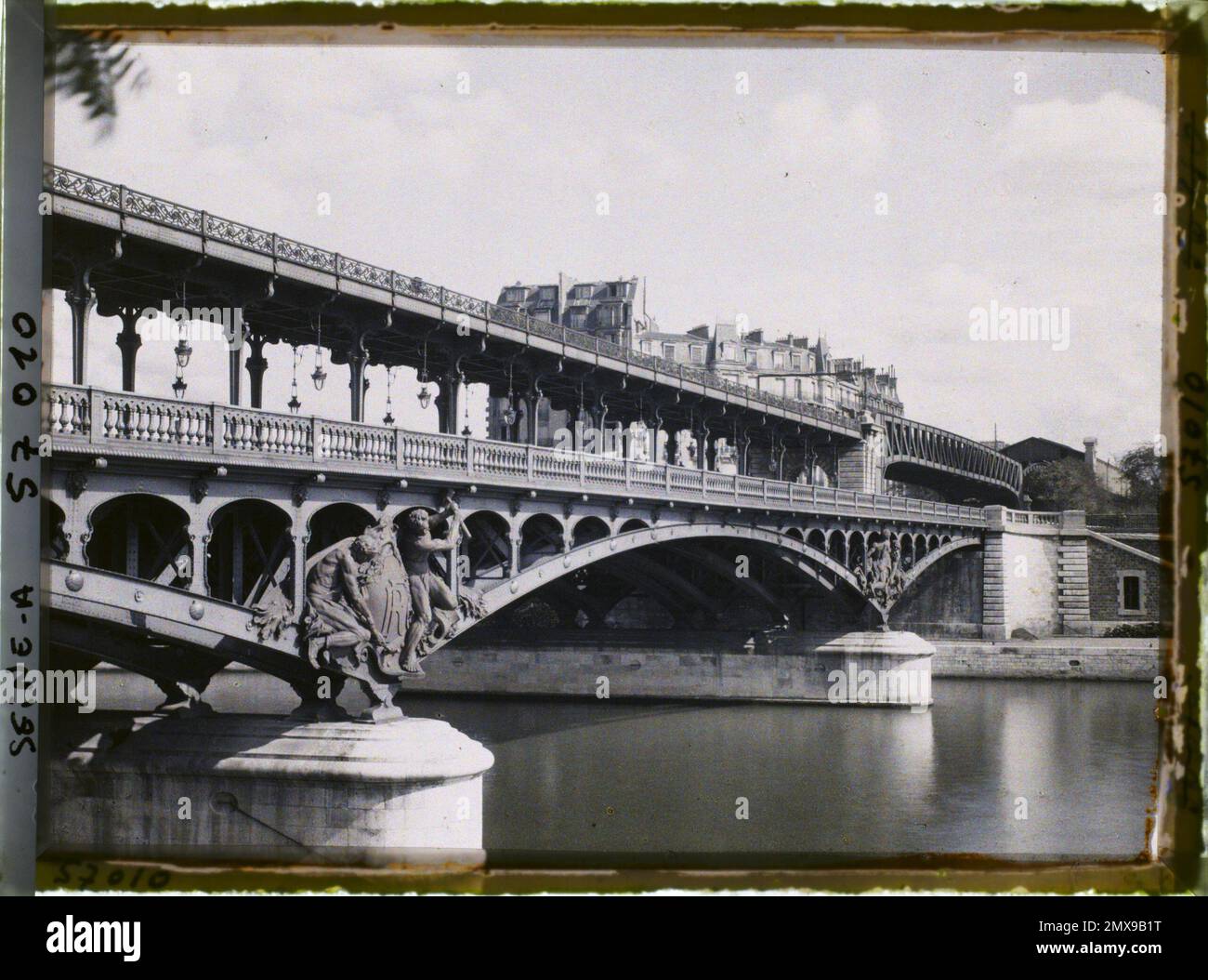 Paris (15th arr.), France The Passy viaduct, current Bir-Hakeim bridge ...