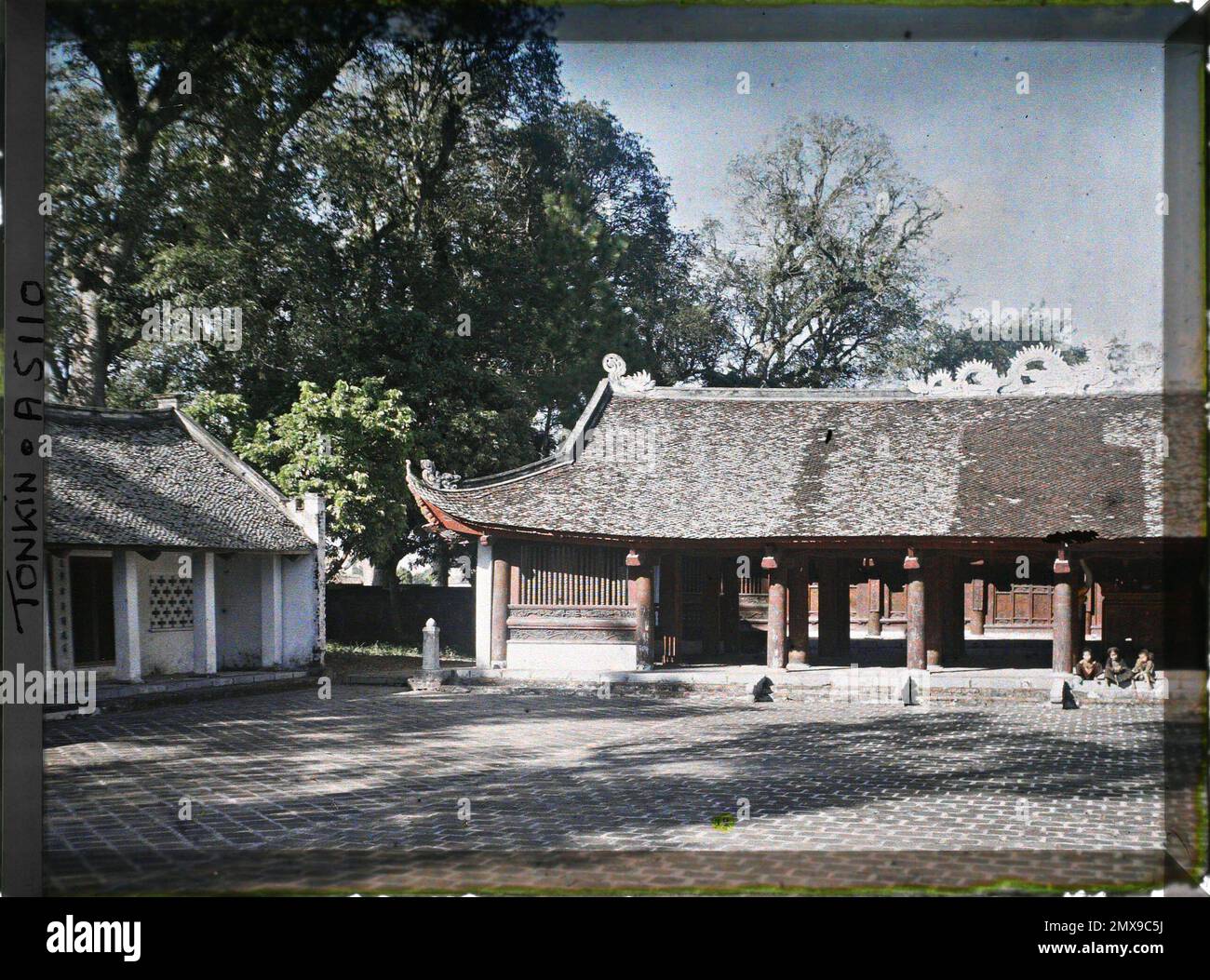 Hà-Nôi, Tonkin, Indochina A building north of the fourth van -ieu ...