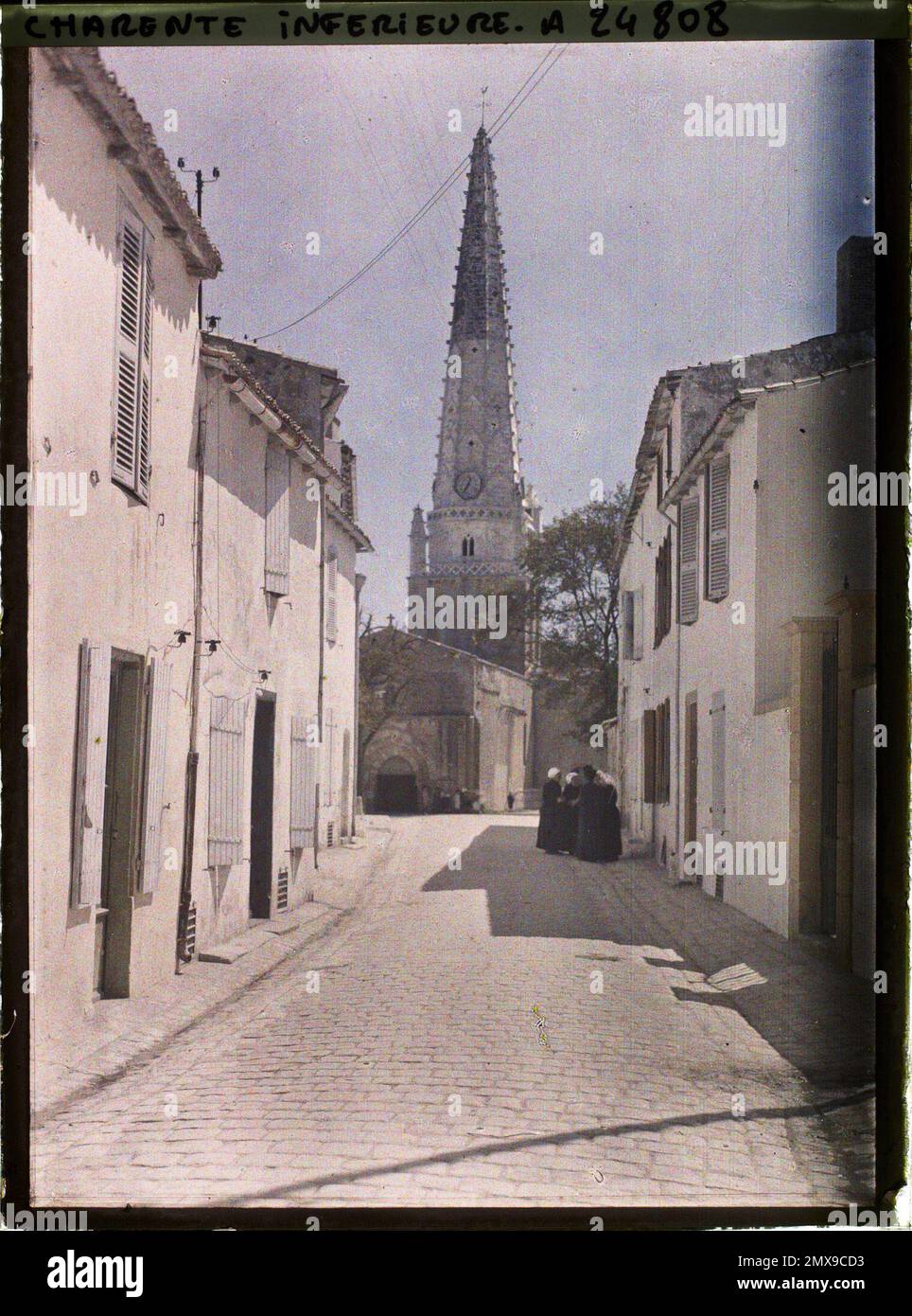 Ile de france rural religious structure hi-res stock photography and ...