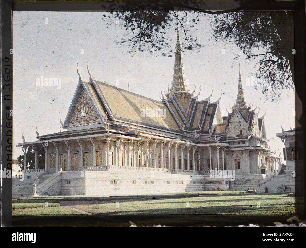 Royal Palace, Phnom Penh, Cambodia, Indochina The building in the ...