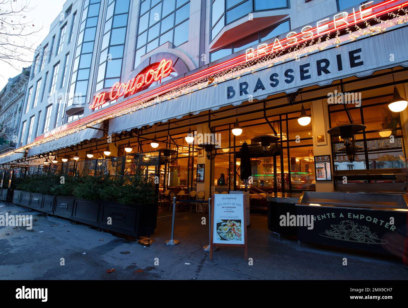 La Coupole in the Montparnasse Quarter - one of the most legendary and ...