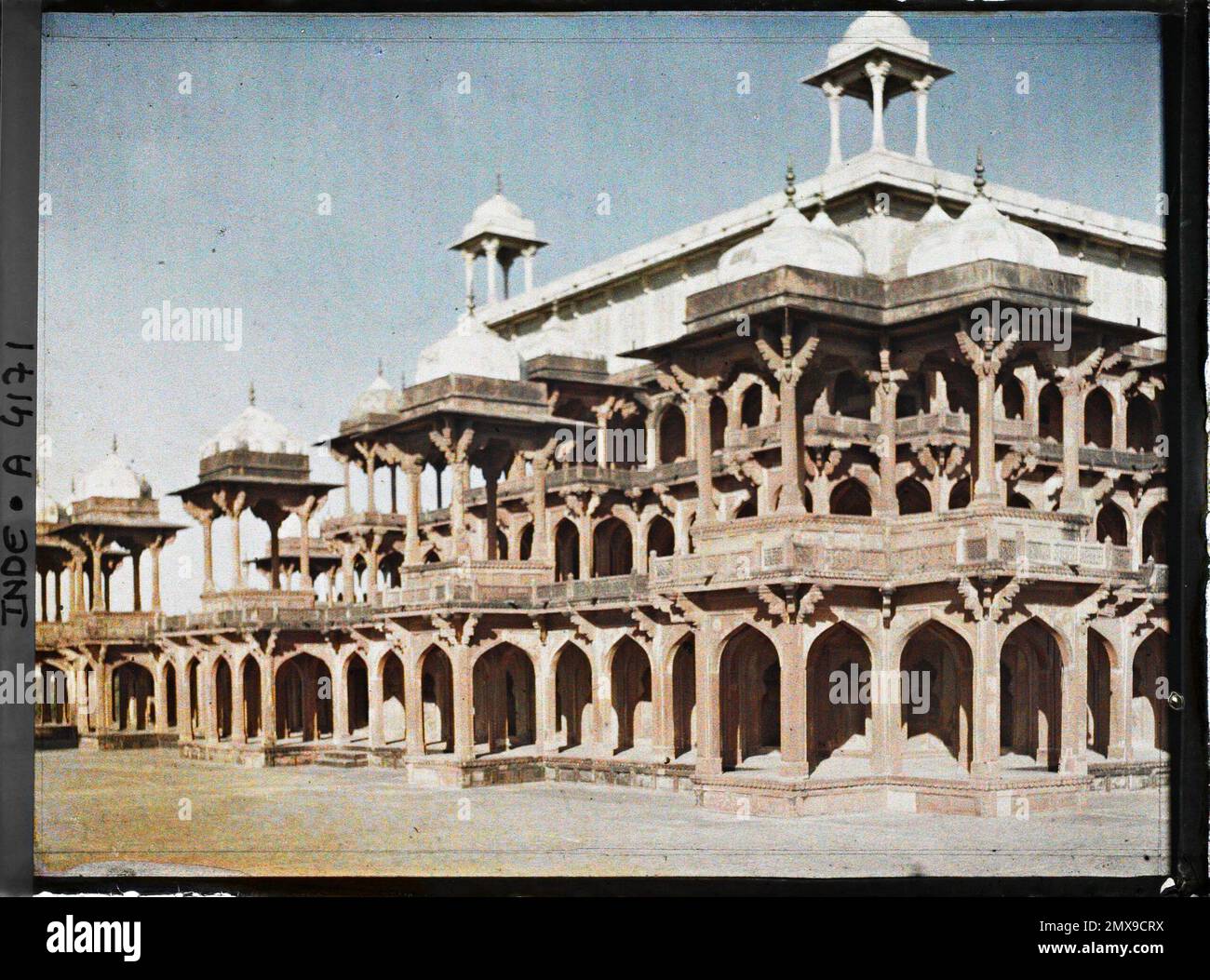 Sikandara (Sikandra), Indes the pyramidal mausoleum of Emperor Akbar ...