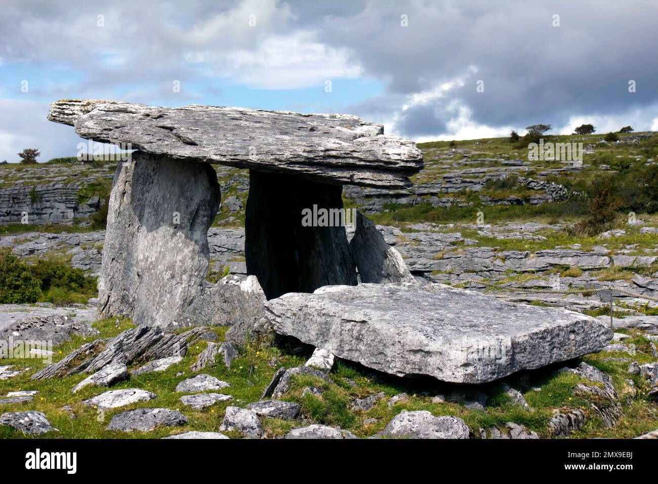 Prehistoric neolithic burial tomb in Newgrange and Knowth Stock Photo ...