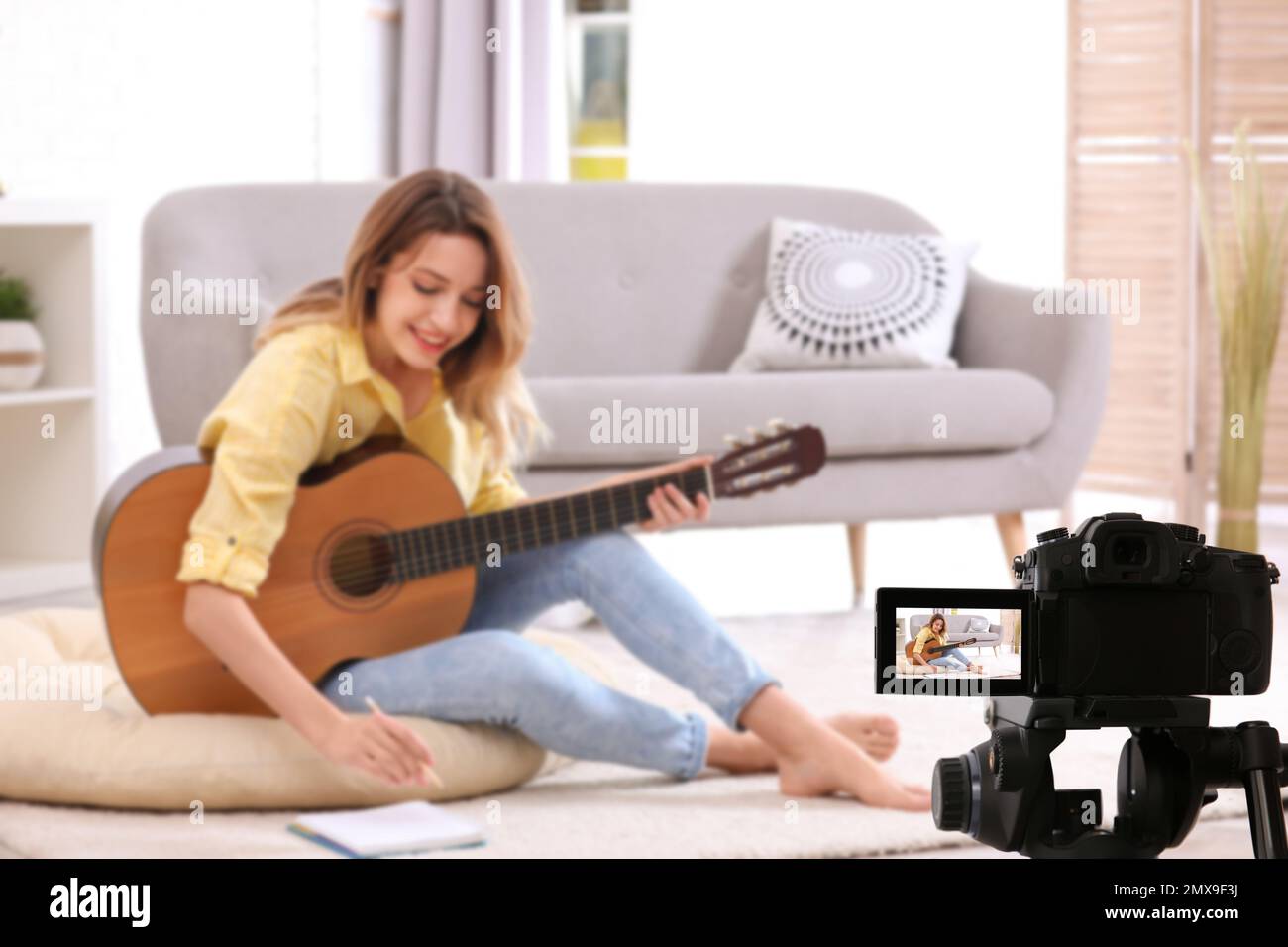 Guitar lesson hi-res stock photography and images - Alamy