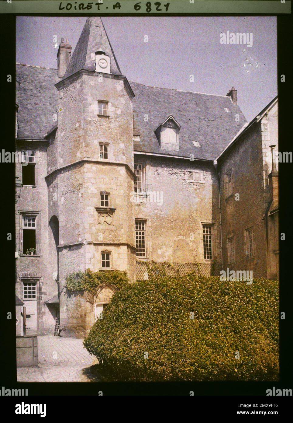 Beaugency castle france hi-res stock photography and images - Alamy