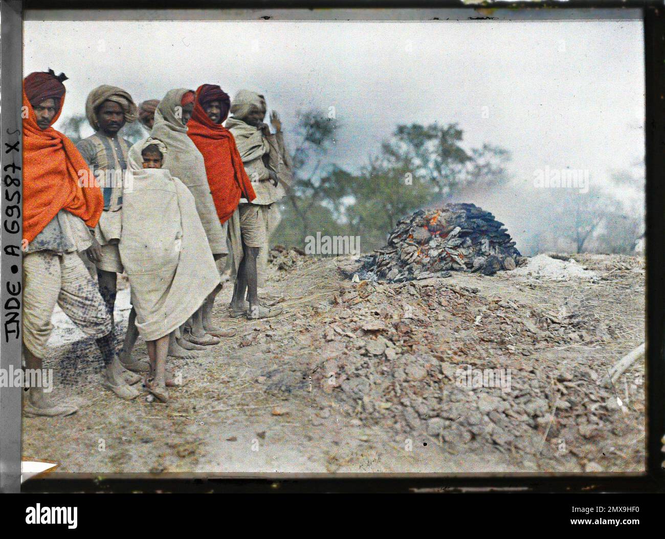 India mourning culture hi-res stock photography and images - Alamy