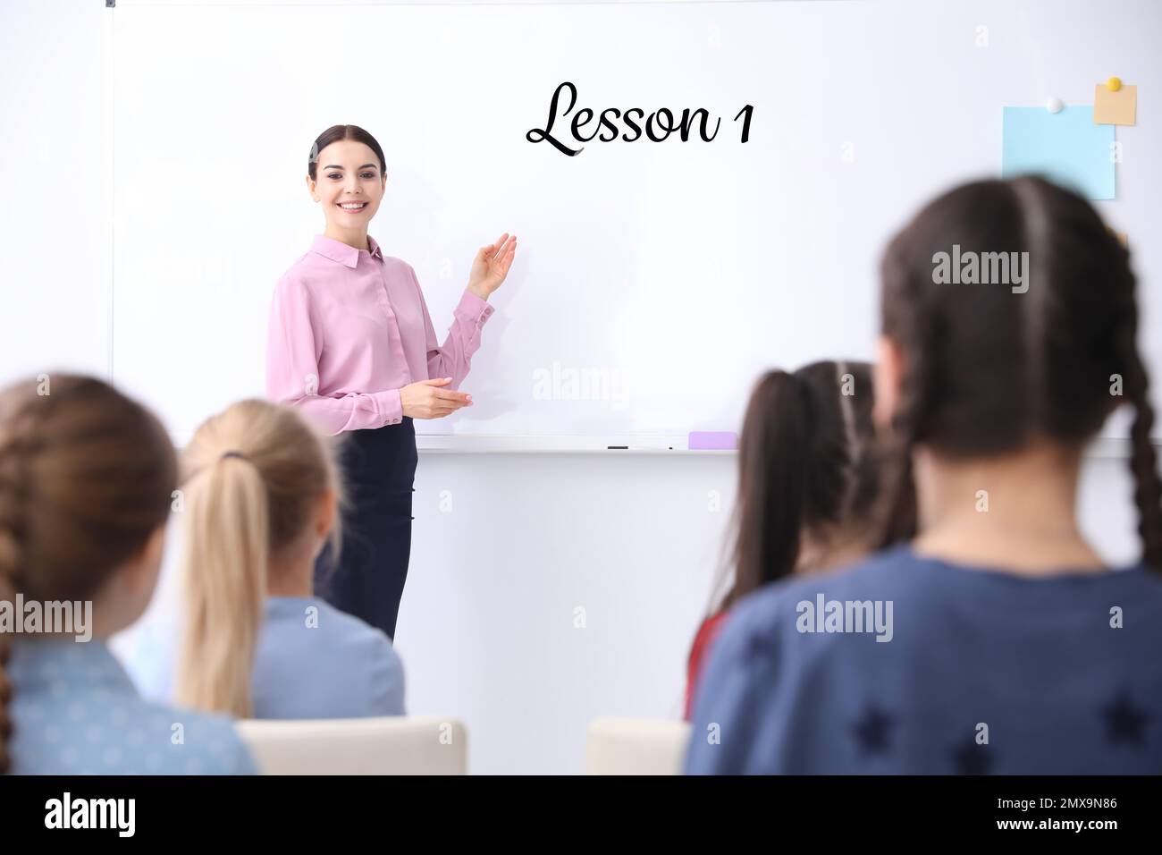 Teacher explain students board hi-res stock photography and images - Alamy