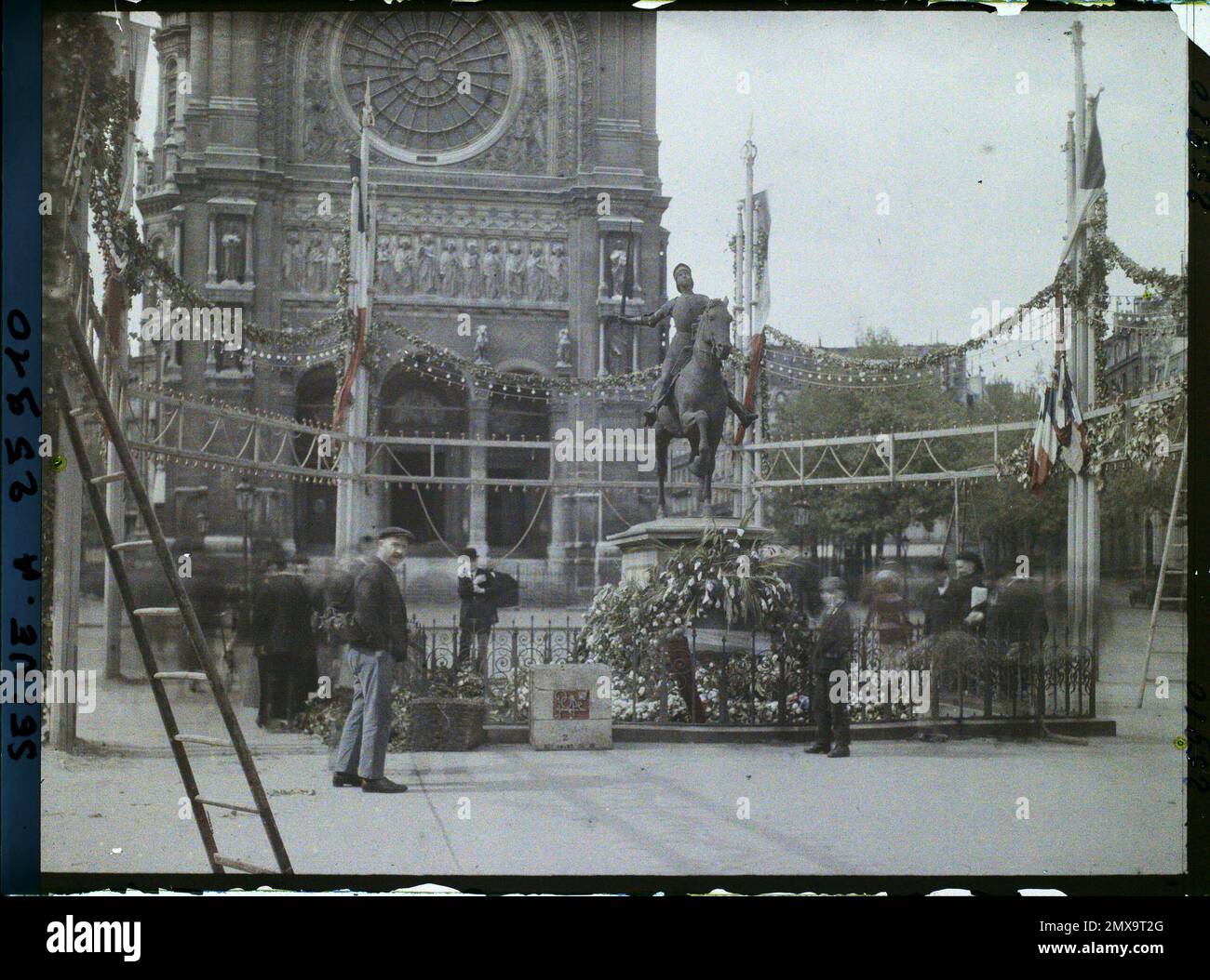 Paris (VIIIE arr.), France statue decorated for the Jeanne d 'Arc ...