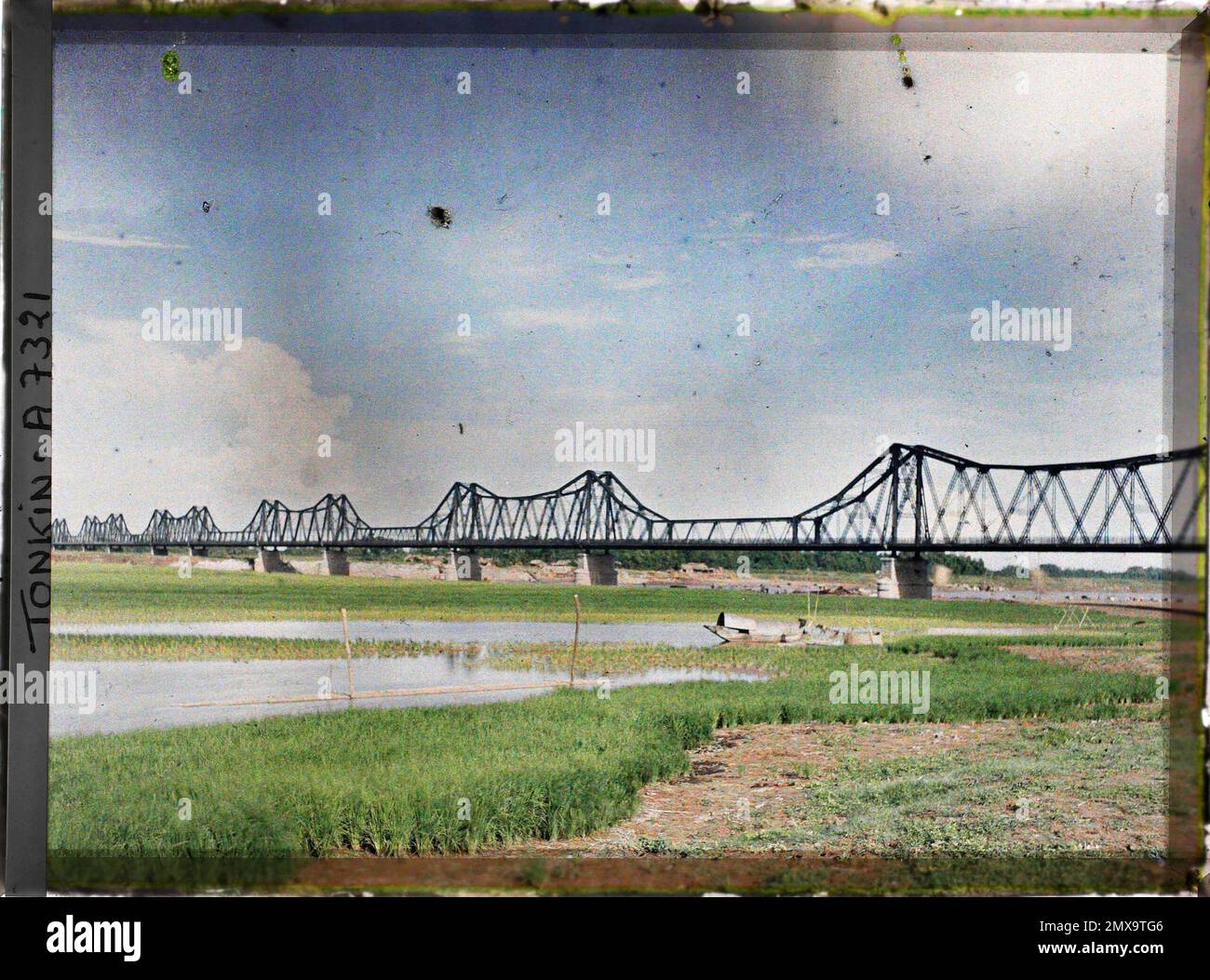 Hà-Nôi, Tonkin, Indochine Le Pont Doumer and the rice fields bordering ...