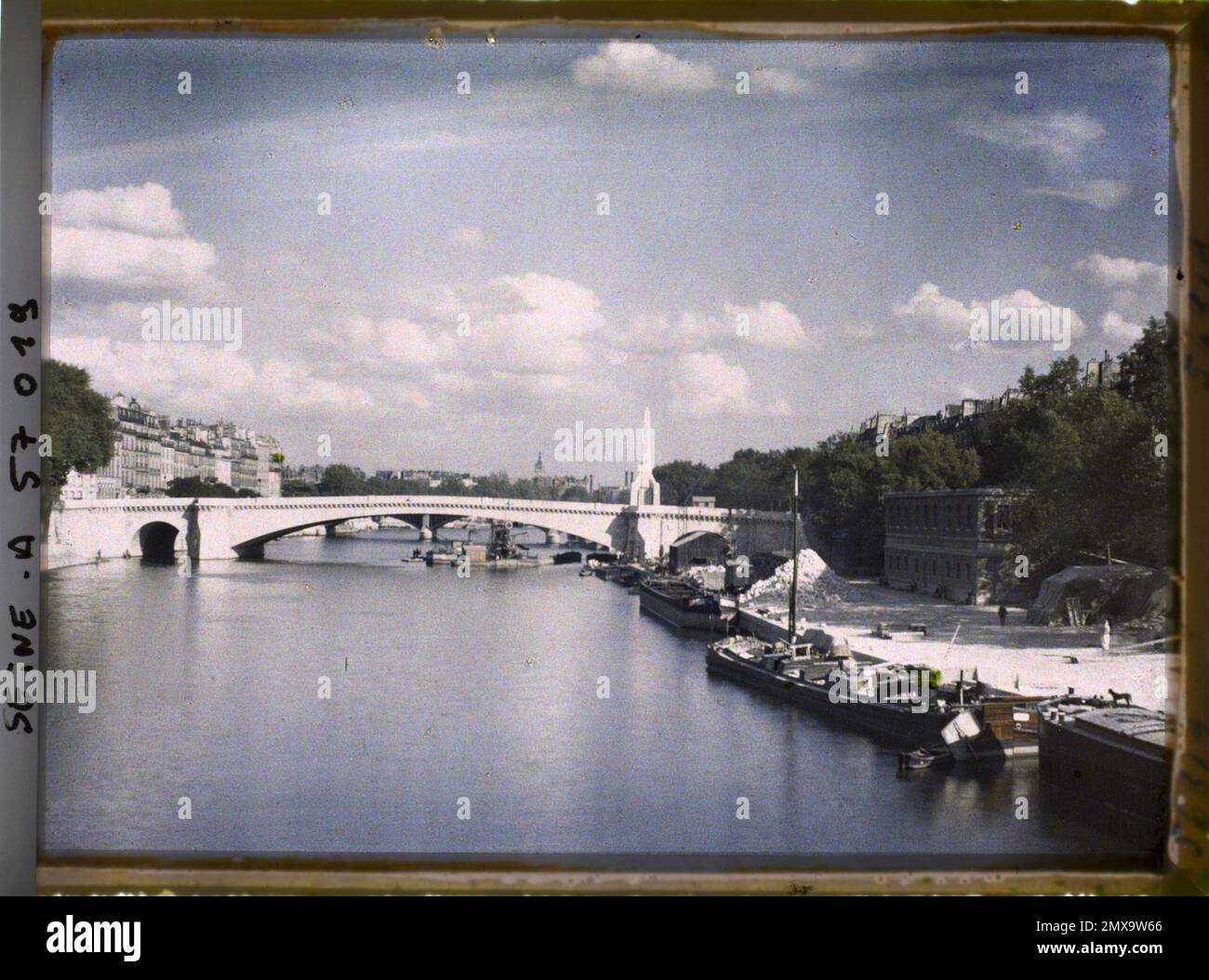 Paris (IVe-Ve arr.), France The rebuilt Tournelle Pont, view taken from ...
