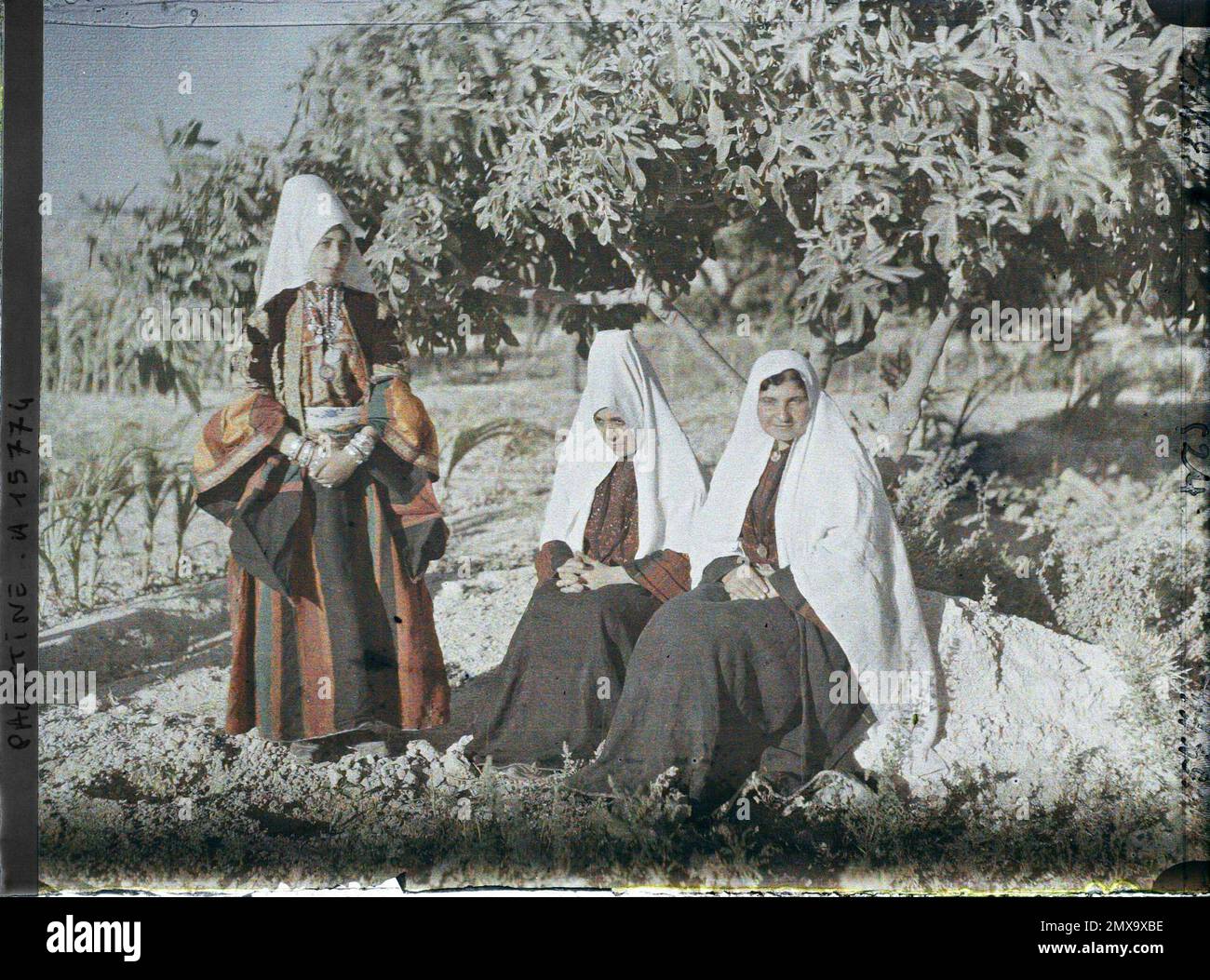 Bethlehem, Palestine Christian Bethlemitaine carrying the Chatwé , 1918 ...