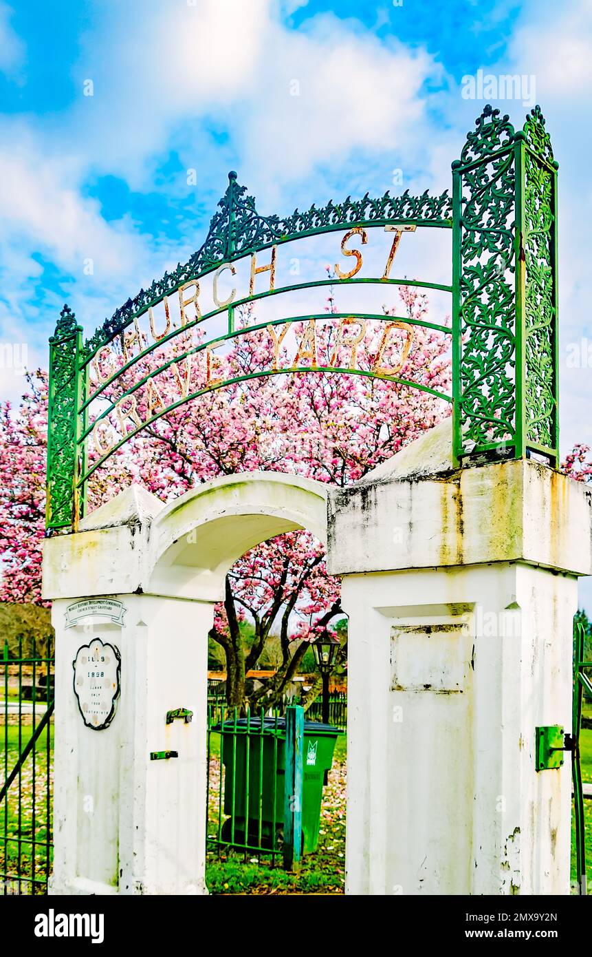 Cemetery sign iron hi-res stock photography and images - Alamy