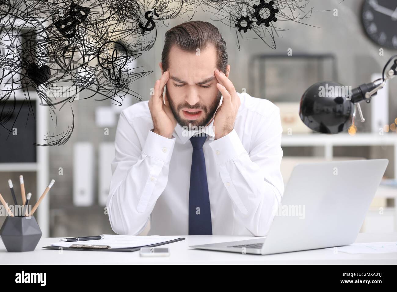 Stressed man with mess in his head in office Stock Photo - Alamy
