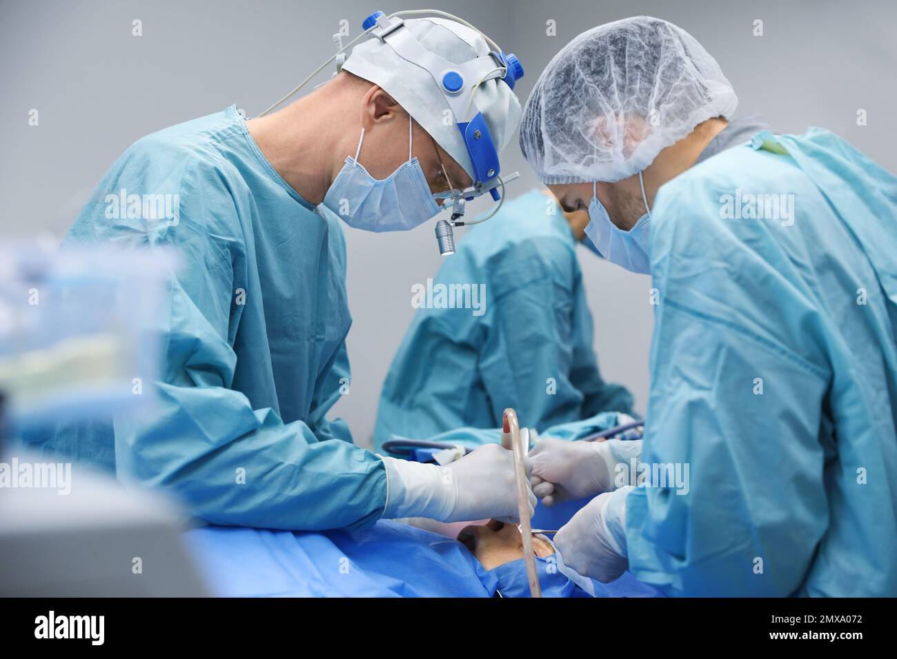 Professional doctors performing Stock Photo - Alamy