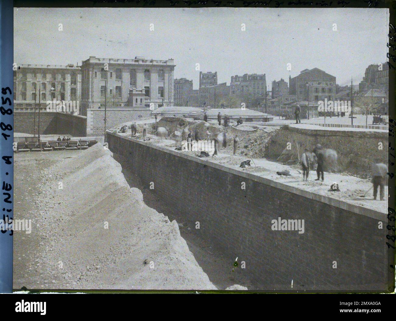 Paris (18th arr.), France Beginning of the destruction of ...