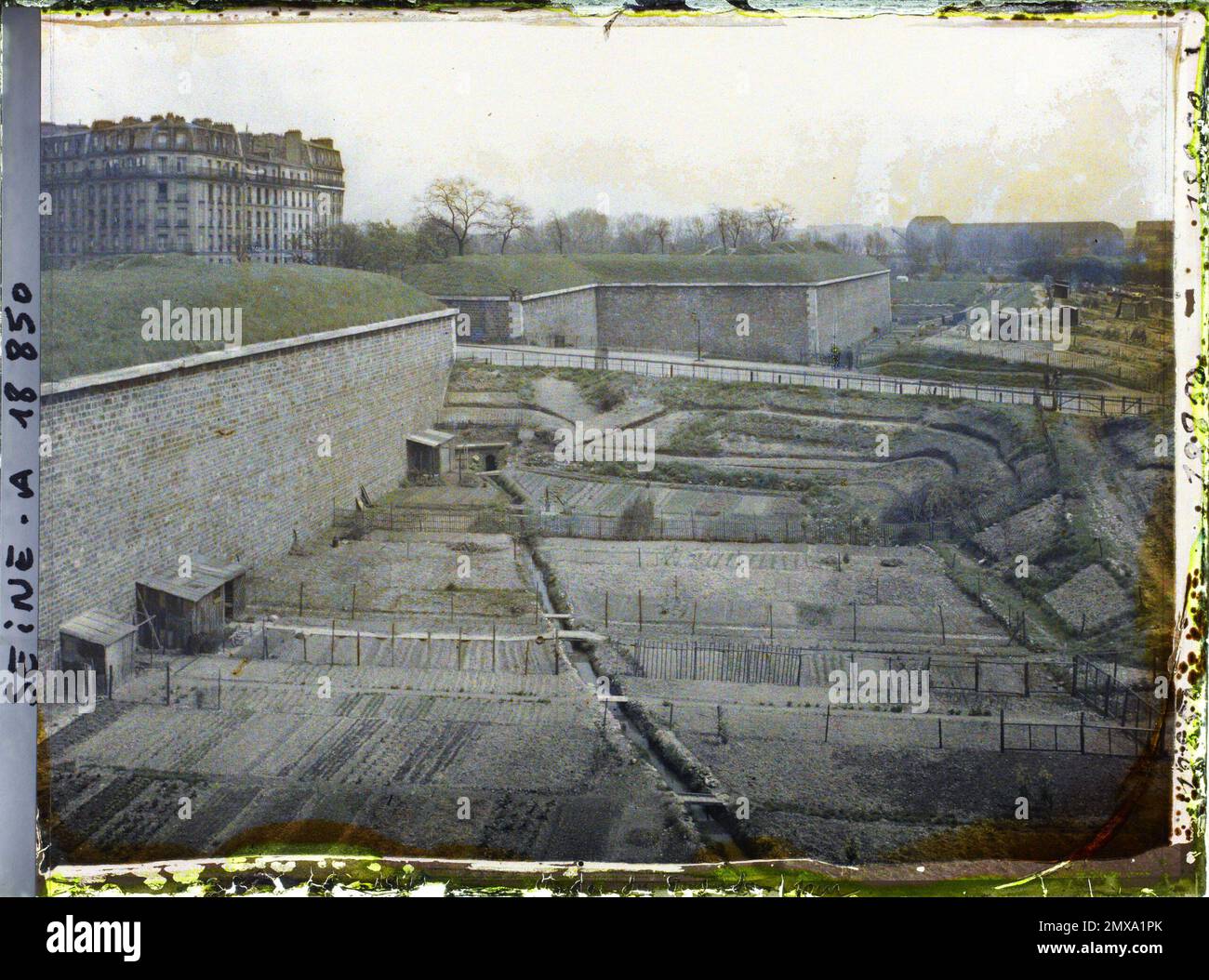 Paris (16th arr.), France The workers' gardens at the foot of the ...