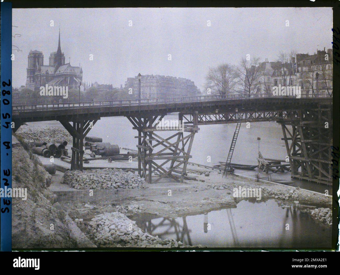Paris (4th arr.), France The reconstruction of the Pont de la Tournelle ...