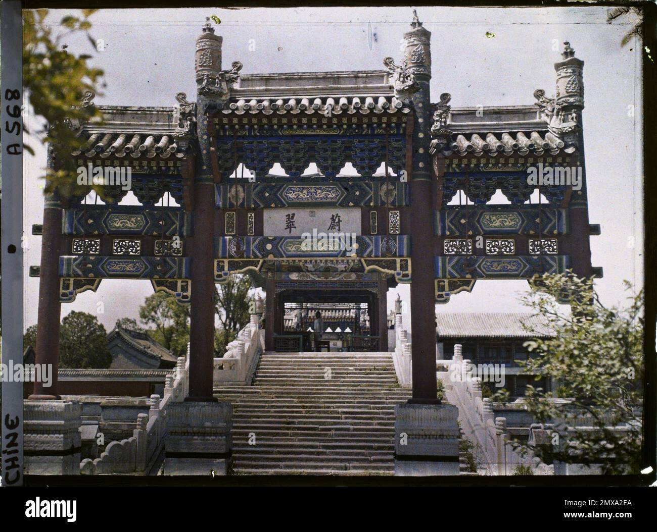 Beijing, China the portico in front of Xingqiao, Palais d'été Yiheyuan ...