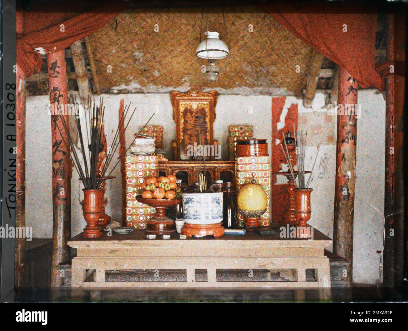 Altar loaded with offerings hi-res stock photography and images - Alamy
