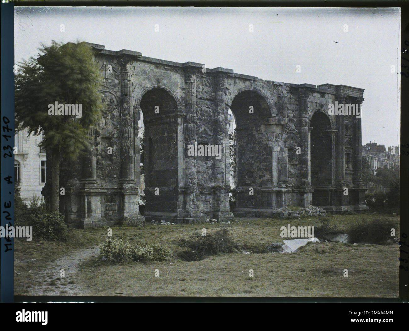 Public civil architecture column door arc arcade arceau habitat ...