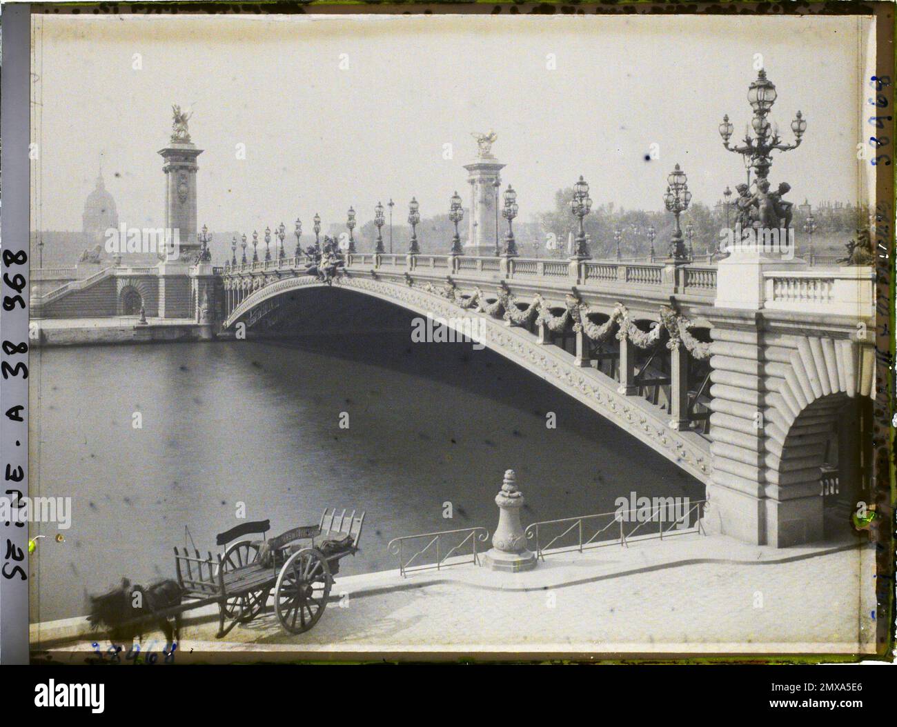 Paris (VIIE-VIIIE arr.), France Le Pont Alexandre-III and Les Invalides ...