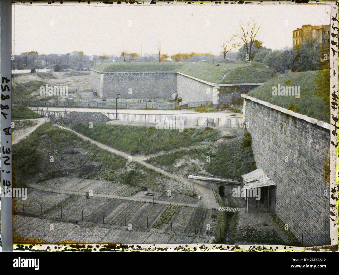 Paris (16th arr.), France The workers' gardens at the foot of the ...