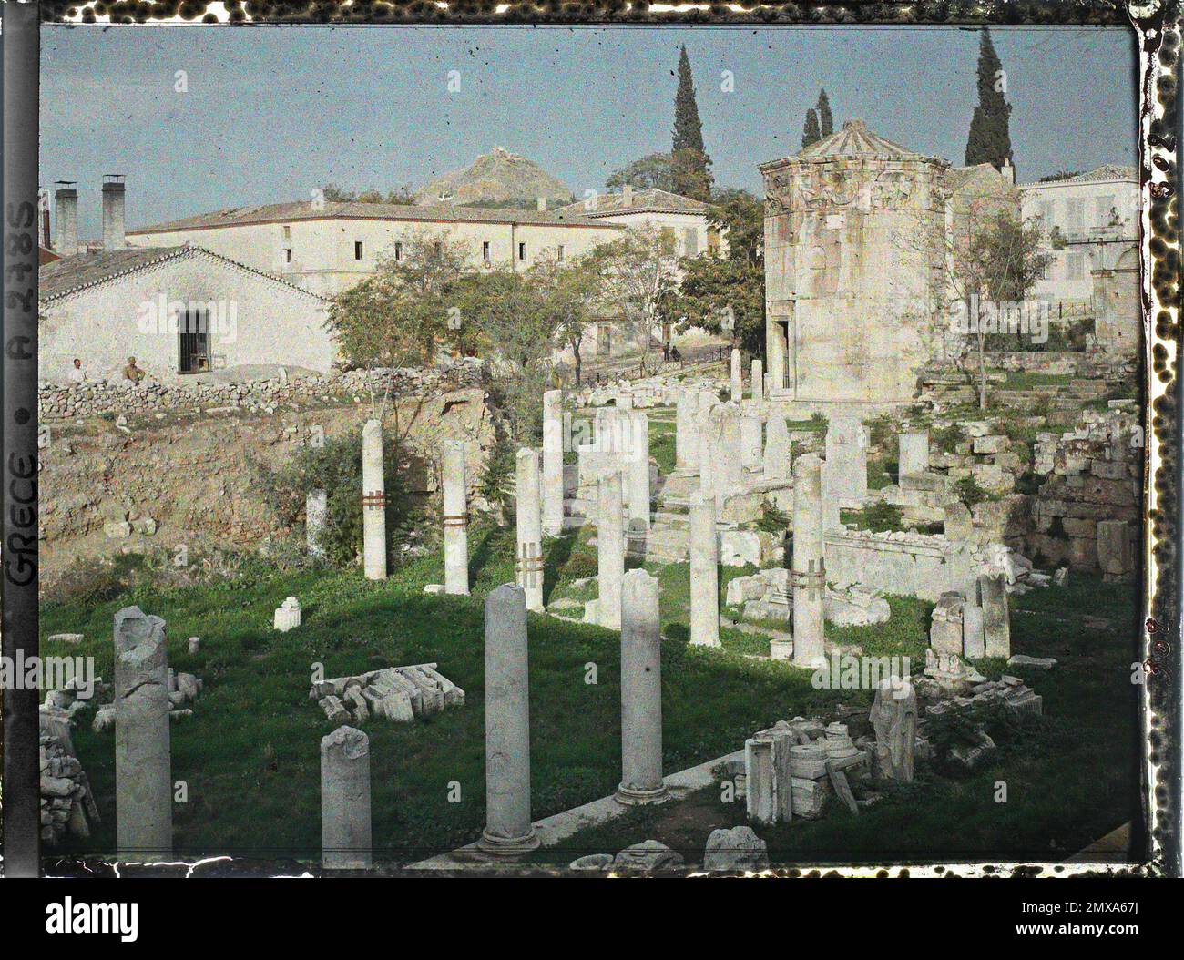 Archaeological vestige column antiquity habitat architecture a hi-res ...