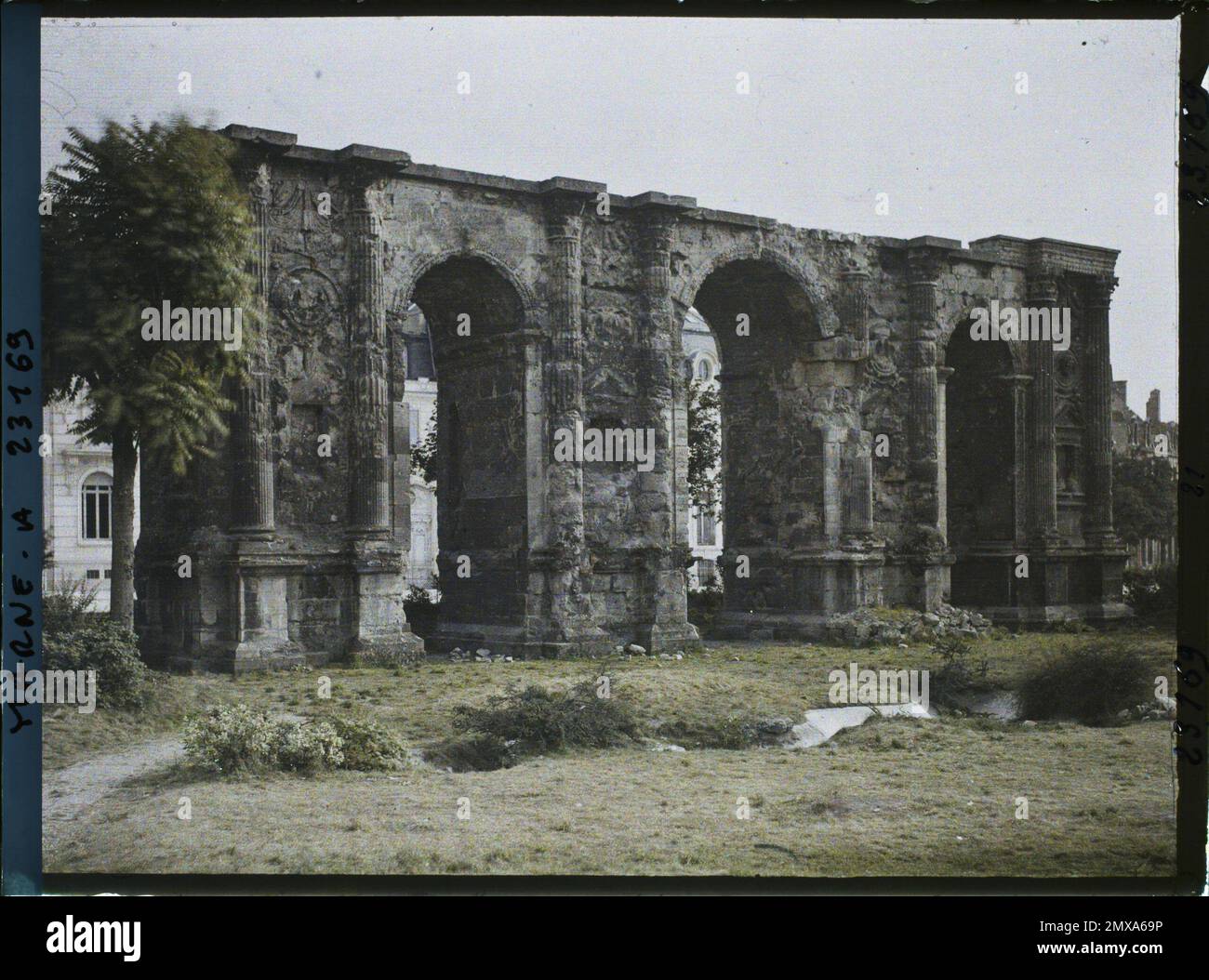 Public civil architecture column door arc arcade arceau habitat ...