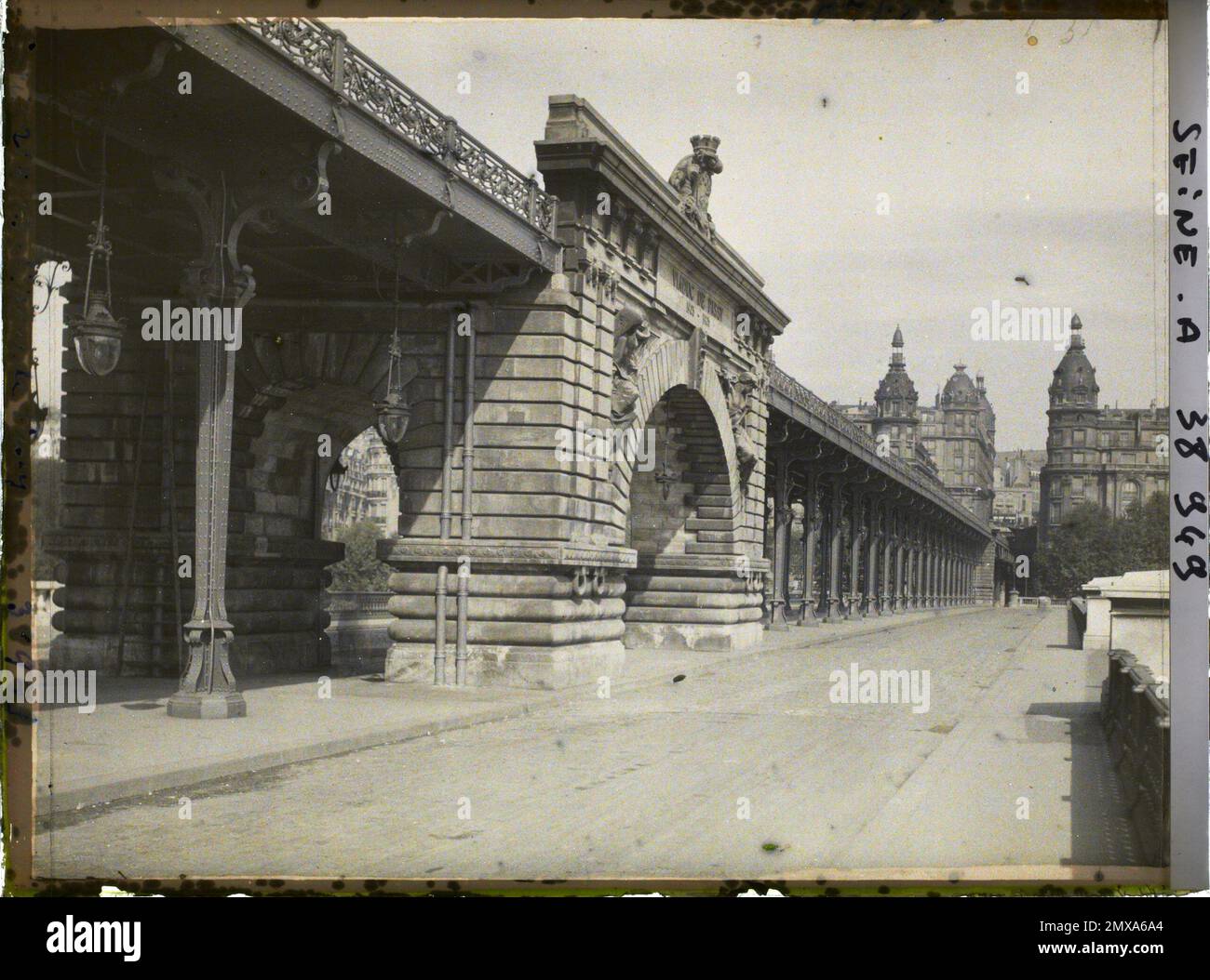 Paris (16th arr.), France The Passy viaduct, current Bir-Hakeim bridge ...