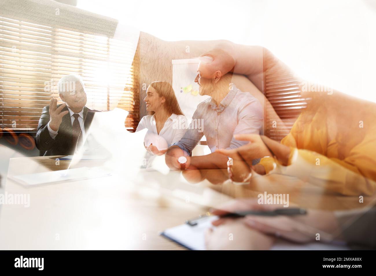 Employee award shaking hands hi-res stock photography and images - Alamy