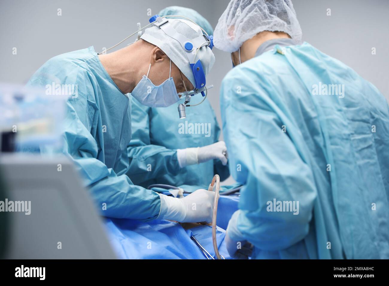 Professional doctors performing Stock Photo - Alamy