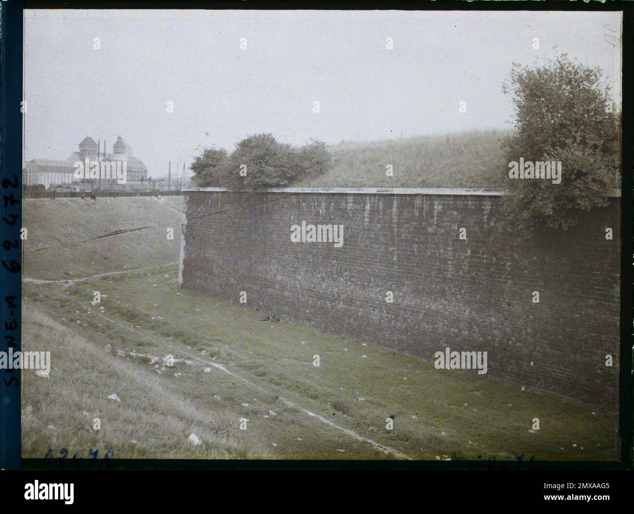 Paris (XIXth arr.), France Les Fortifications Porte de la Villette ...