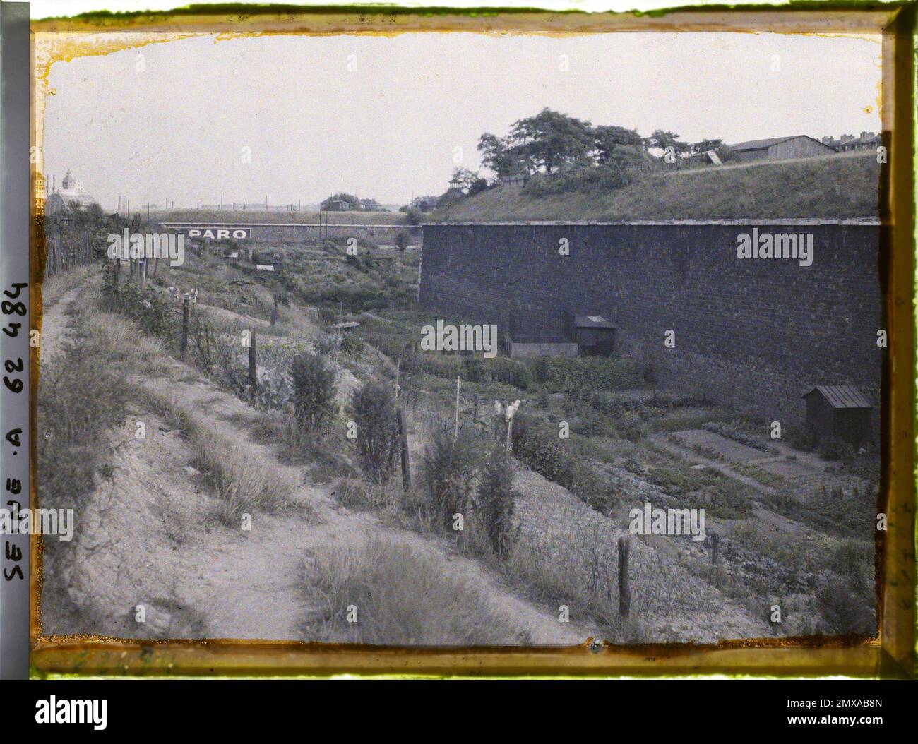 Paris (19th arr.), France Les Jardins workers in the ditches of the ...