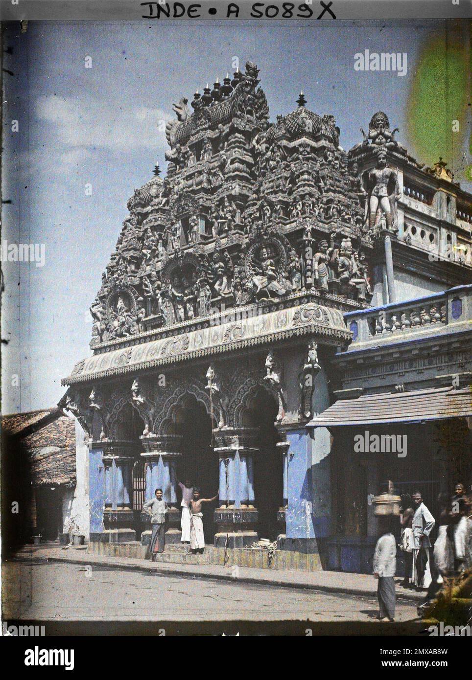 Colombo, Ceylon Le Temple Kadhiseran Kovil in Sea Street located in the ...