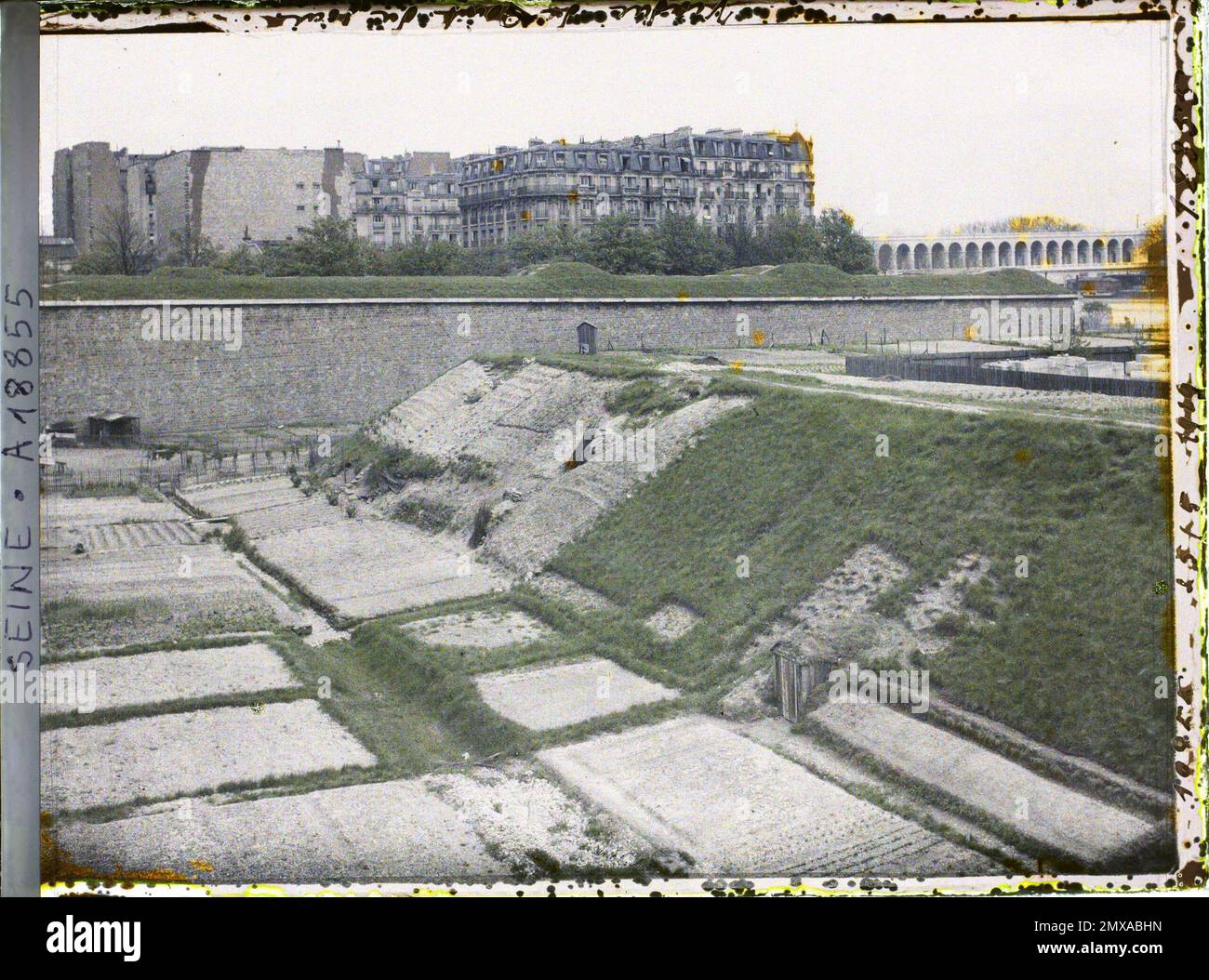 Paris (16th arr.), France The workers' gardens at the foot of the ...